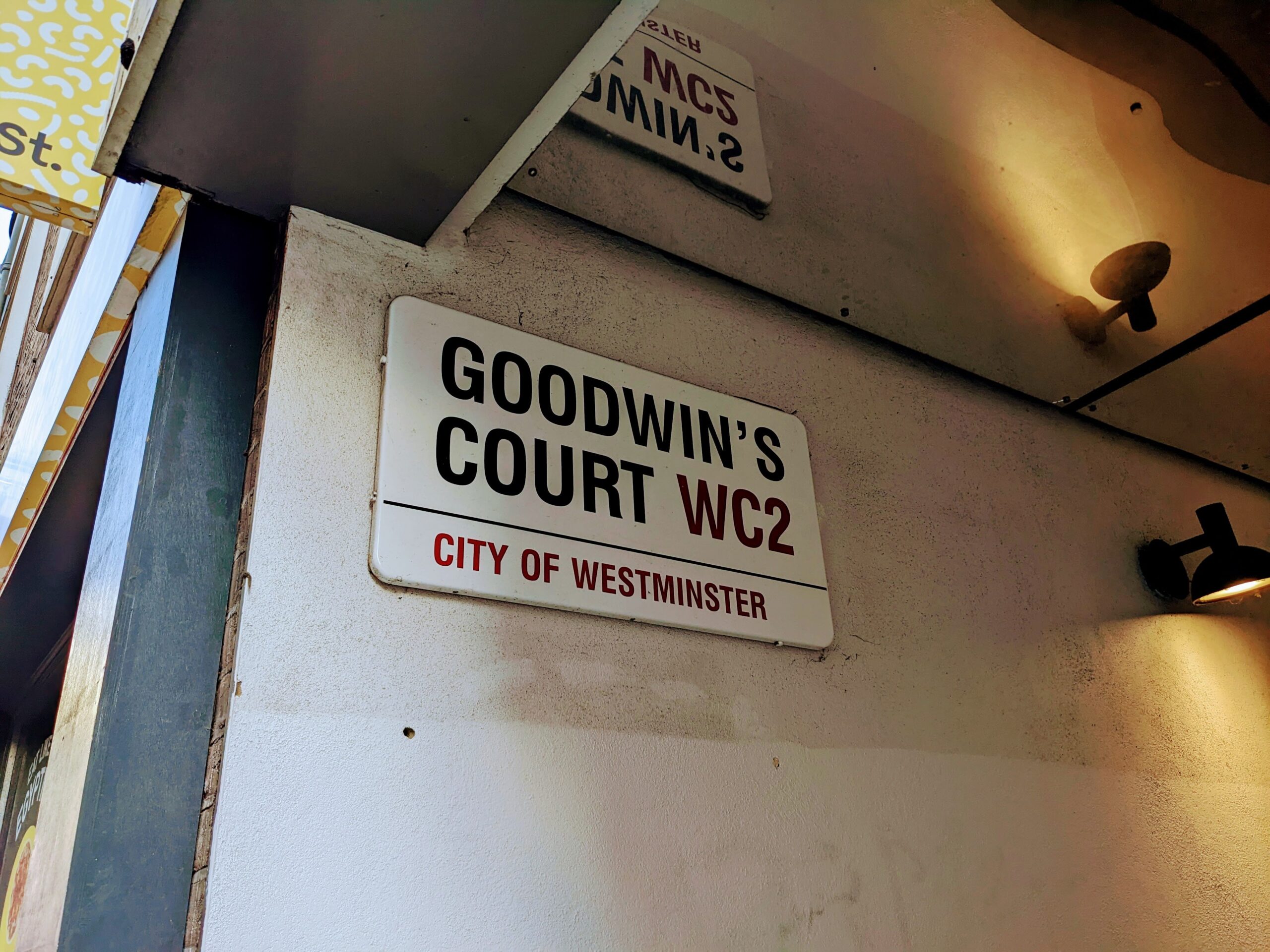 ロンドンの路地に迷い込む 1：Goodwin’s Court - SakuTomoCh-BLOG