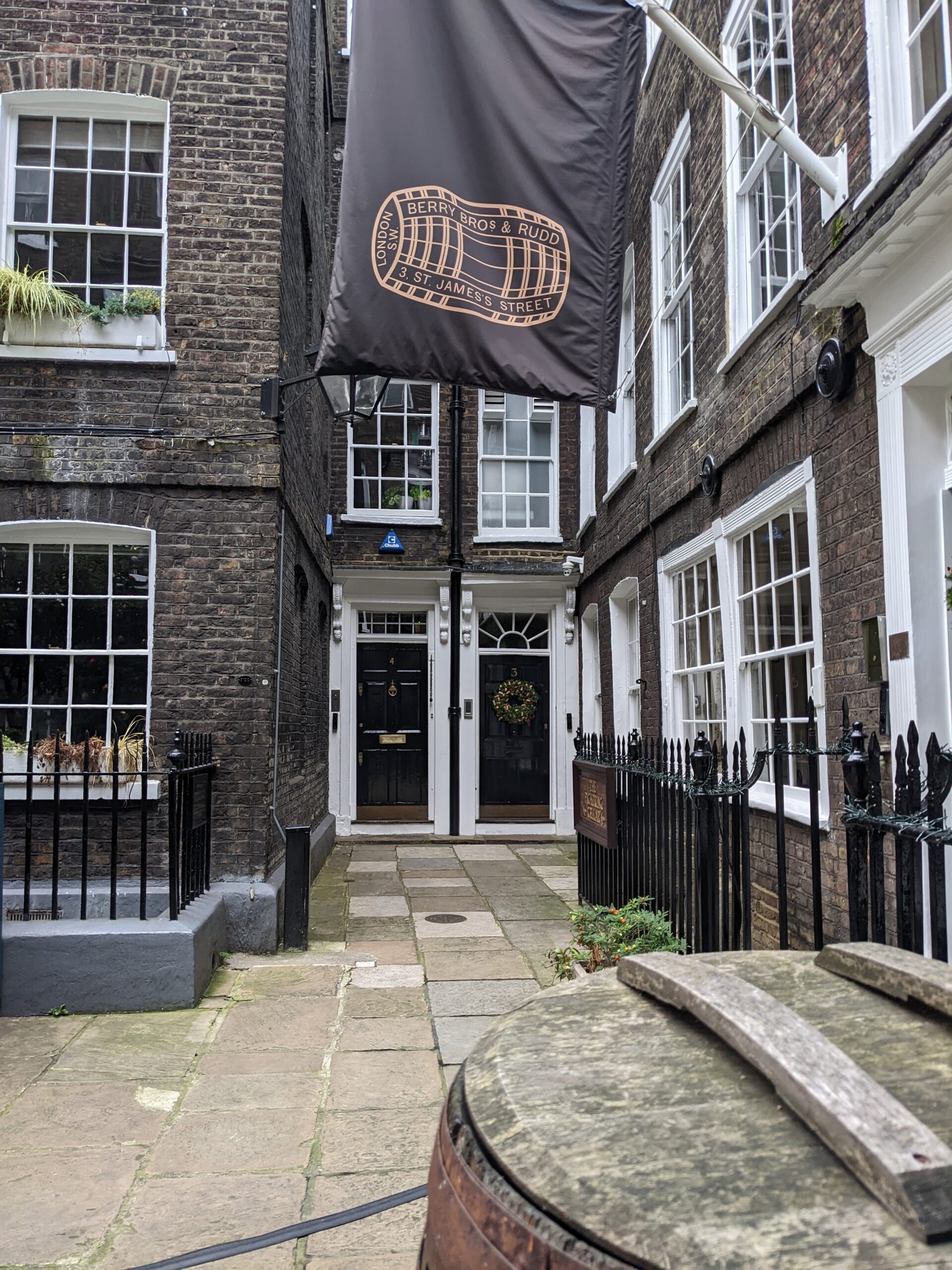 ロンドンの路地に迷い込む 2：Pickering Place - SakuTomoCh-BLOG